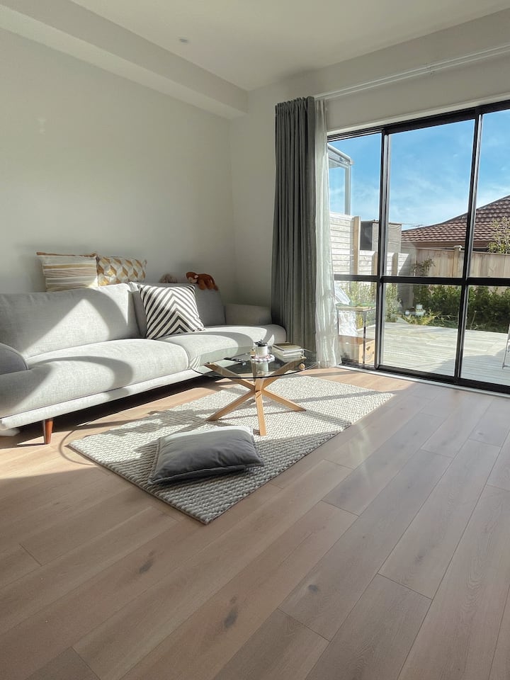 Cosy Ensuite In East Auckland Near Bus Stop & Mall - Waiheke Island