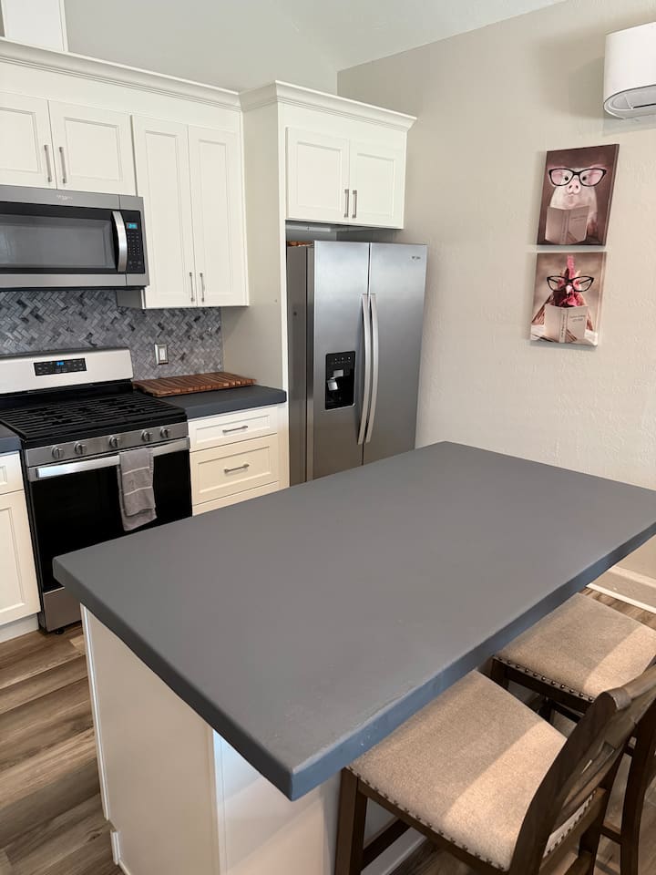 Newly Remodeled Private Cottage - Vacaville, CA