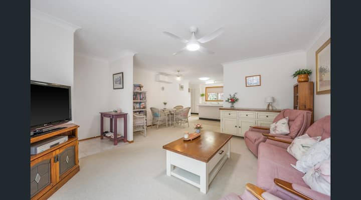 Peaceful Port Villa - Walk To Town - Port Macquarie