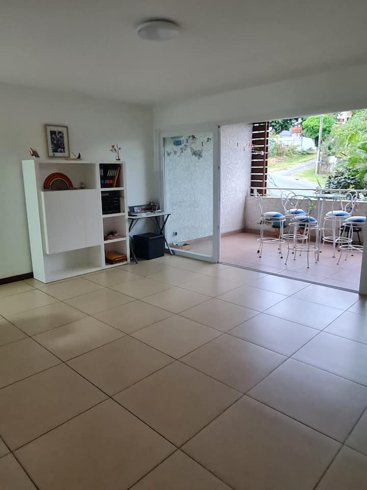 Appartement F2 à Nouméa Au 6e Km. - Nouméa