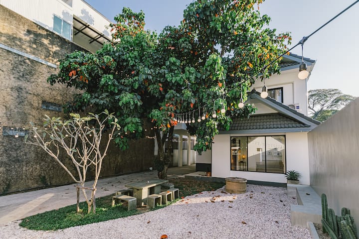 Modern Family House W/ Art Gallery & Coffee Shop - Chiang Mai