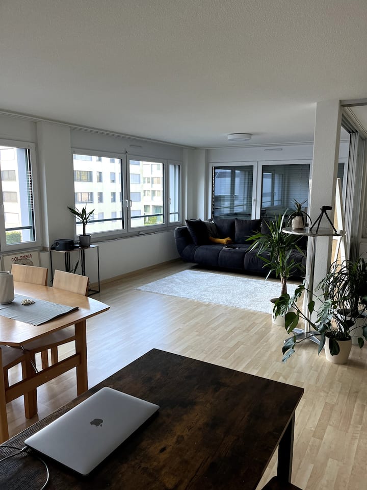 Charmante 2½-zimmer-wohnung In Zürich Oerlikon - Aéroport de Zurich (ZRH)