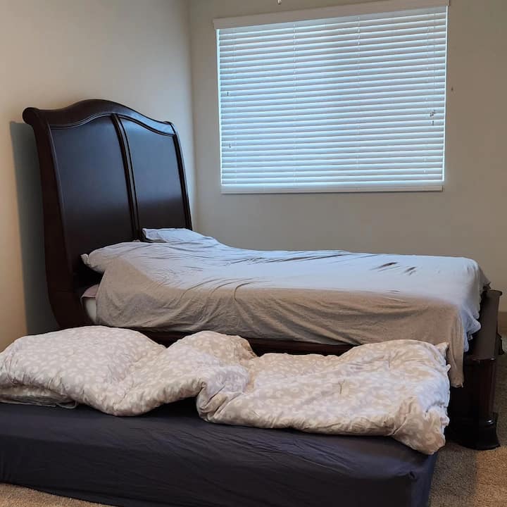 Luxury Irvine Stay - Irvine, CA