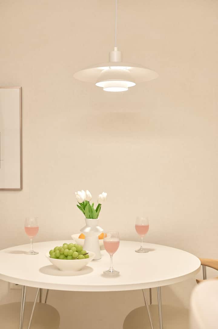 [Cozy House] 홍대입구역 10분/ 1r2b/최대4인/침대 2개/짐보관가능 - Seoul