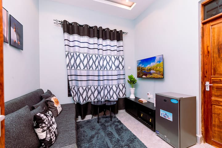 Modern 1-bedroom With Workspace | Mwananyamala - Tansania
