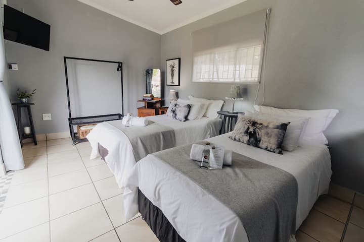 Room 8 - Bohemian Room - White River