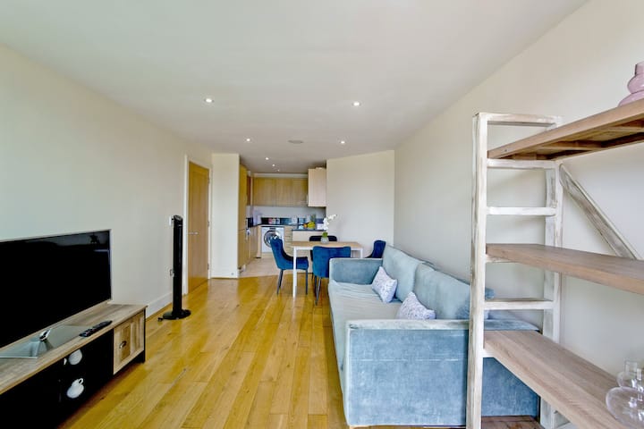 Stunning Riverview 2 Bed Secure Vauxhall Bridge - Central London