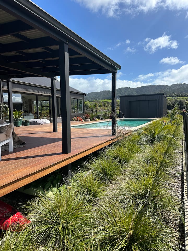 Modern Lakeside Luxury Near The Beach - Mangawhai Heads