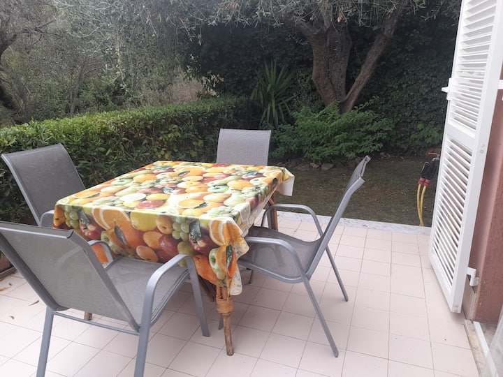 Appartamento Con Giardino E Parcheggio Privato - Pietra Ligure