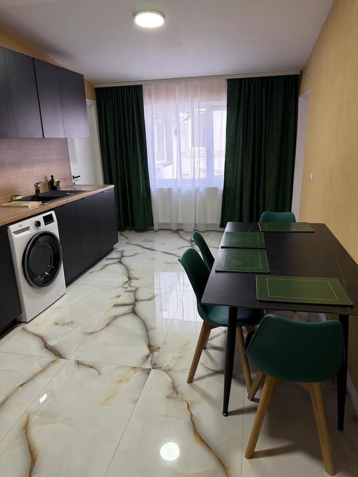 Apartament 2 Central | Parcare Privată + Curte - Craiova