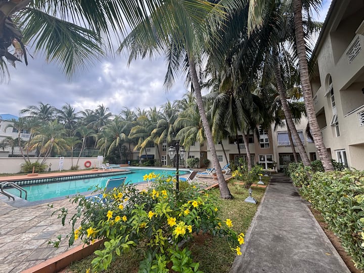 Charming Apartment With Pool View Near The Beach - Mauritius