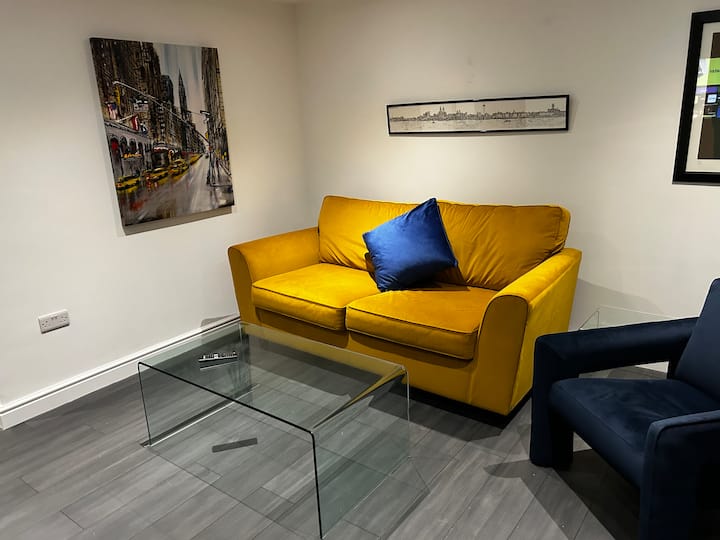 Stunning & Stylish Apartment Near Town Centre. - Barnsley