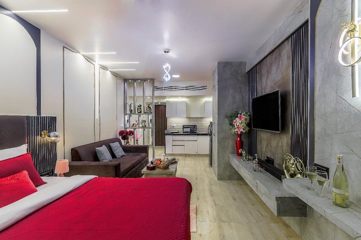 Apartment Near Mi Road With Rooftop Pool & Garden - Jaipur