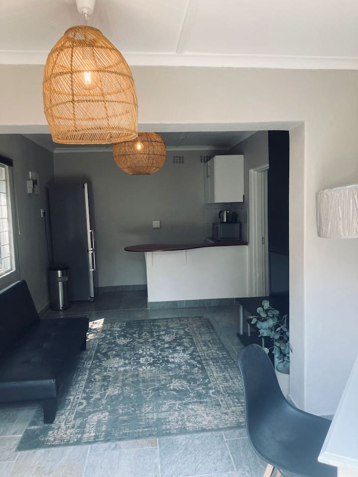 Modern Cozy Cottage In Heart Of The City - Bloemfontein