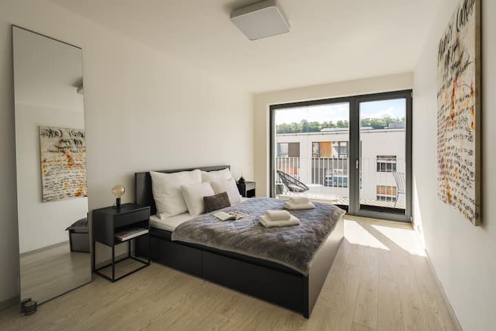 Modern Home: Private Terrace & City View, New! - Prag