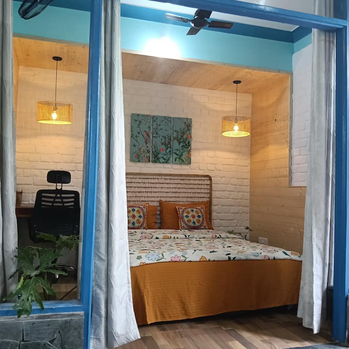 Balloo's Nest -Pride - Dharamshala