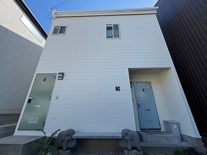 丸亀駅まで徒歩5分/閑静な住宅街のstay茶茶/一棟貸し切り/8名様まで/無料駐車場/高速wi-fi - 坂出市