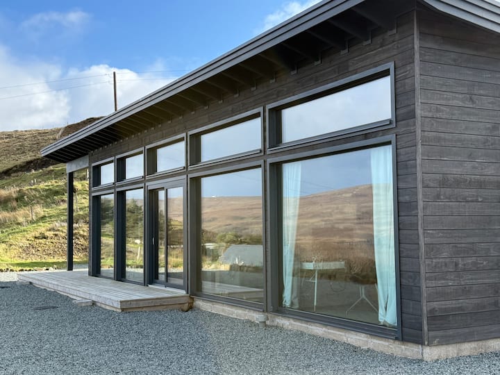 Dun Whiskine: Two Bedroomed Sea Facing House - Skye