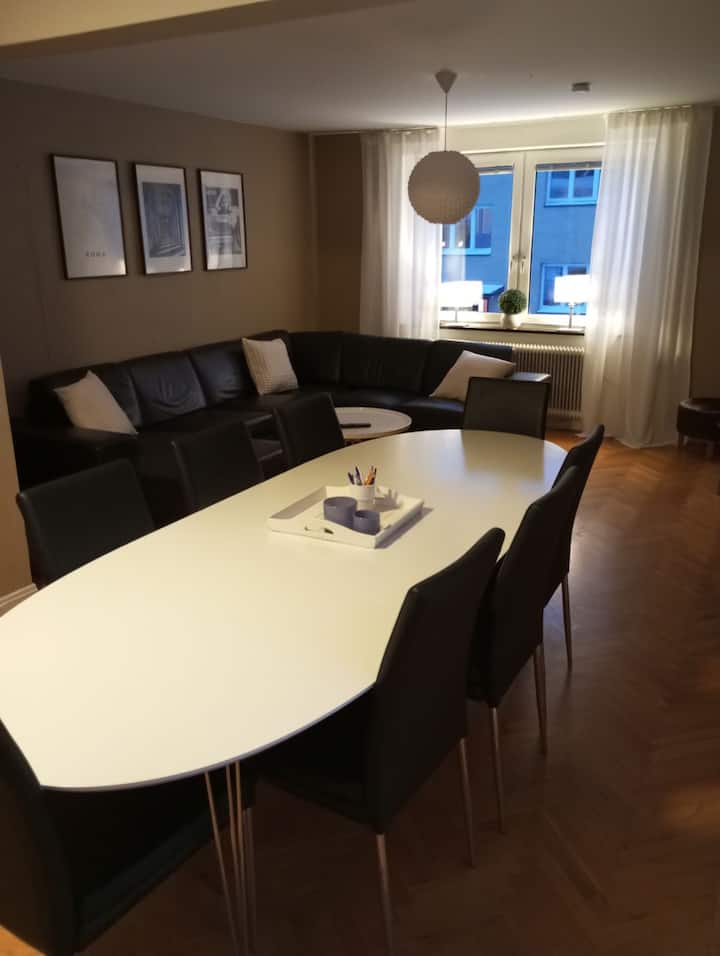 Stor Lägenhet Med Egna Rum För Många - Norrköping