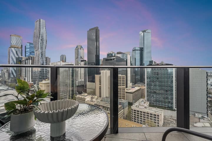 Walk To Marvel, Dfo, Mcec, W/parking, Pool, & Gym! - Melbourne