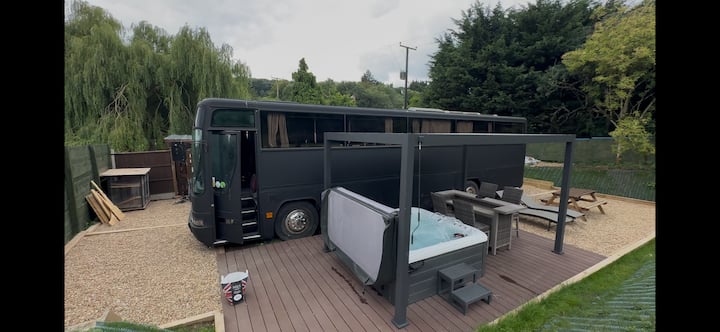 Coach Conversion With Private Hot Tub - Maidstone
