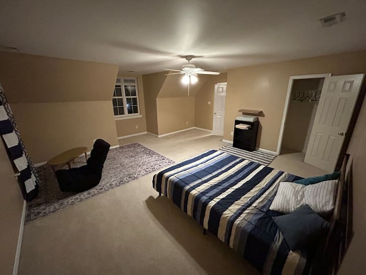 Modern And Spacious Room - Chesterfield, VA