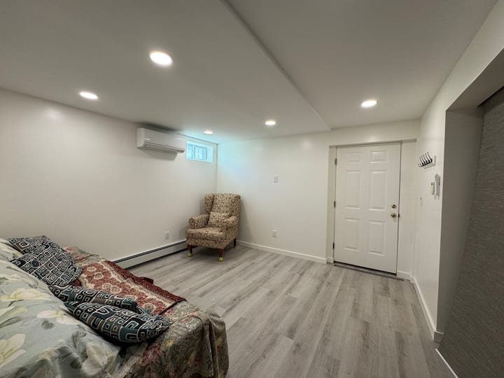 Private Basement Suite Near Bethpage Golf Course - Seaford, NY