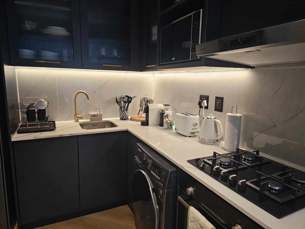 Safe and Central Luxury Apartment in De Waterkant - Flats for Rent in ...