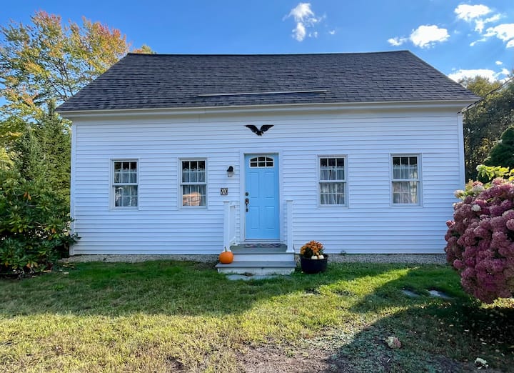 Coastal Farmhouse Retreat - Kennebunk, ME