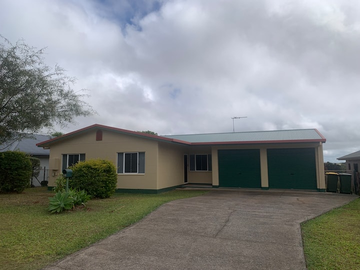 Comfy 4 Bedroom House With Country Views - Atherton