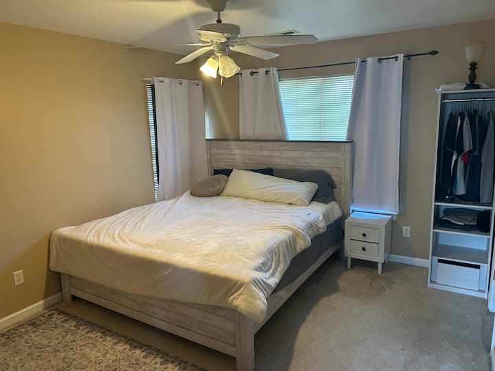 Modern Cozy Room - Chester, VA