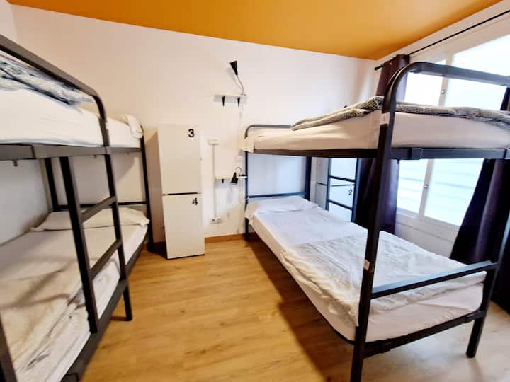 Cama En Habitación Compartida Mixta De 6 Camas - Barcelone