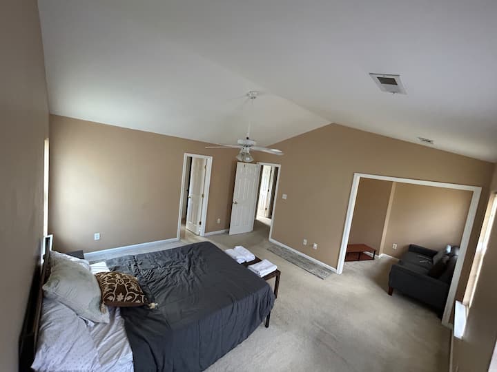 Modern And Spacious Room With Private Bathroom - Chester, VA