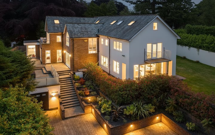 Luxury 8- Bed Mansion In Prestigious Alderley Edge - Knutsford