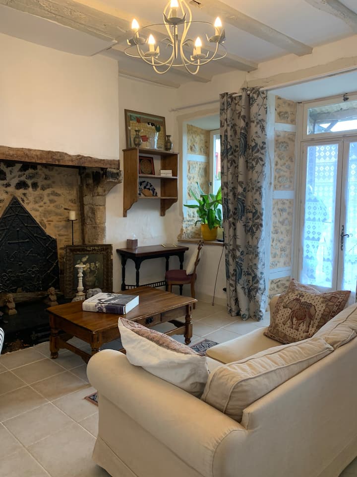 Charming Apartment Just Steps From The Château - Rochechouart