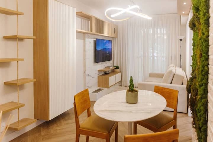 Apartamento Com Terraço E Piscina Em Itaipava. - Petrópolis