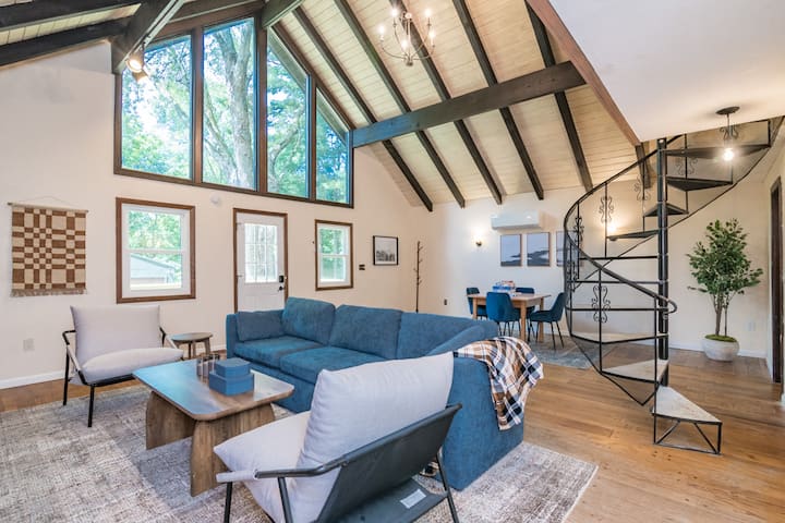 Cabin Style Rustic Getaway, With Mini-splits - Massachusetts
