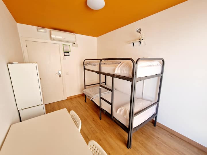 Habitación Doble Con Litera Y Baño Compartido - Barcelona