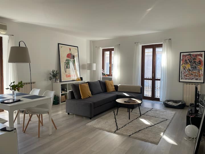 Luminoso Appartamento Nel Centro Storico Di Ivrea - Ivrea