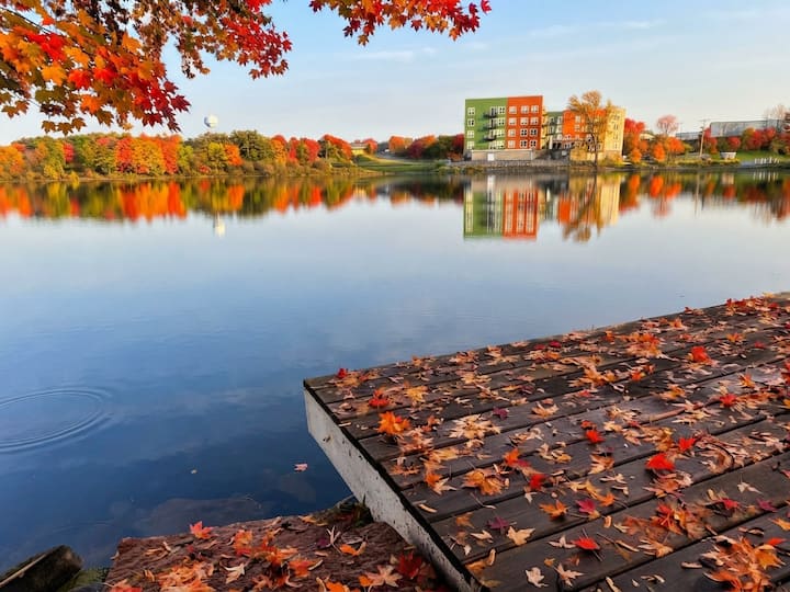 Fall Colors On The River With Kayaks And Fire Pit - Wausau, WI