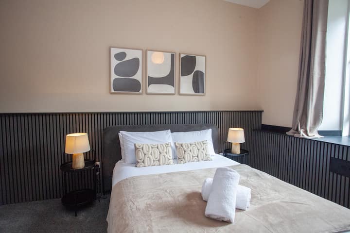 Stylish Southside 3 Bedroom Flat With Free Parking - Glasgow
