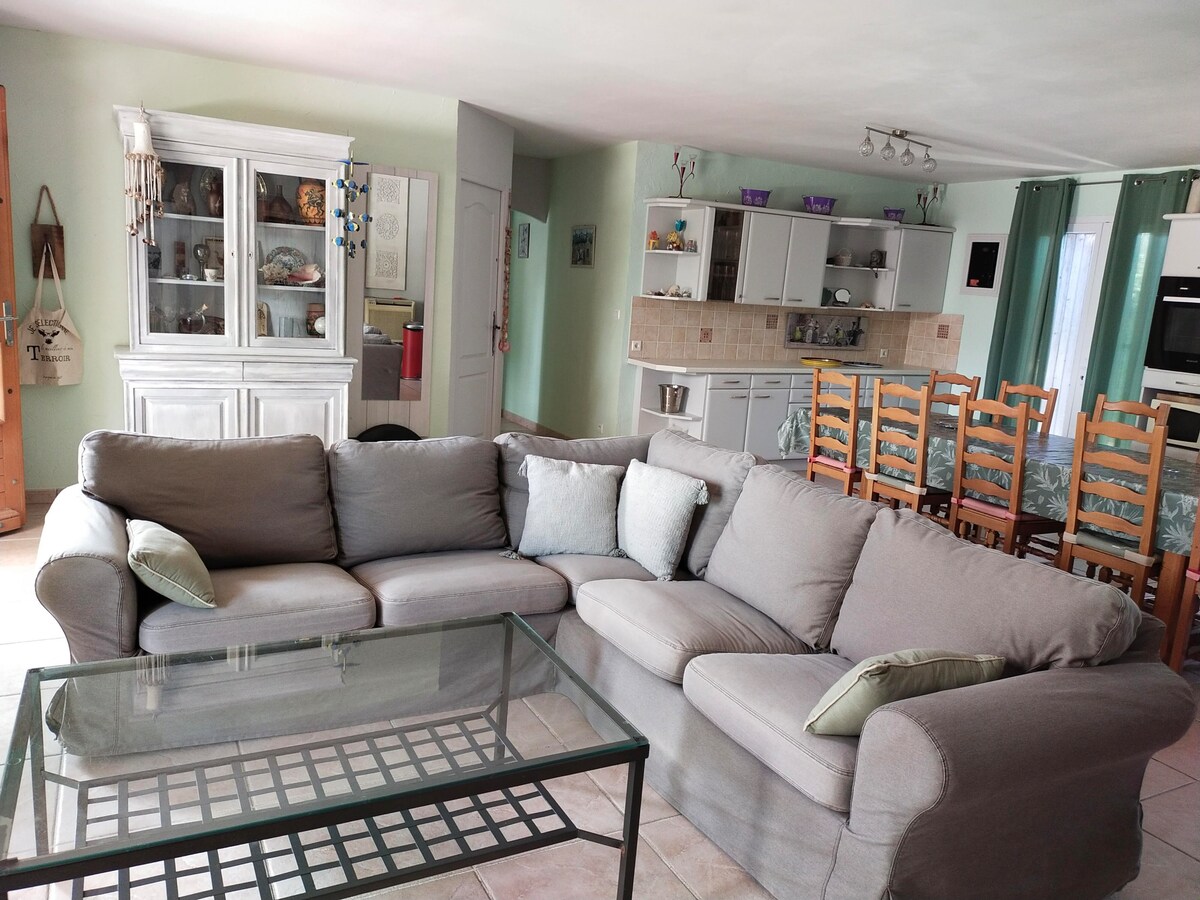 10 person villa with heated pool - Houses for Rent in Le Beausset ...