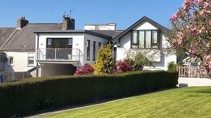 Self Contained Town Centre Apartment - New Ross