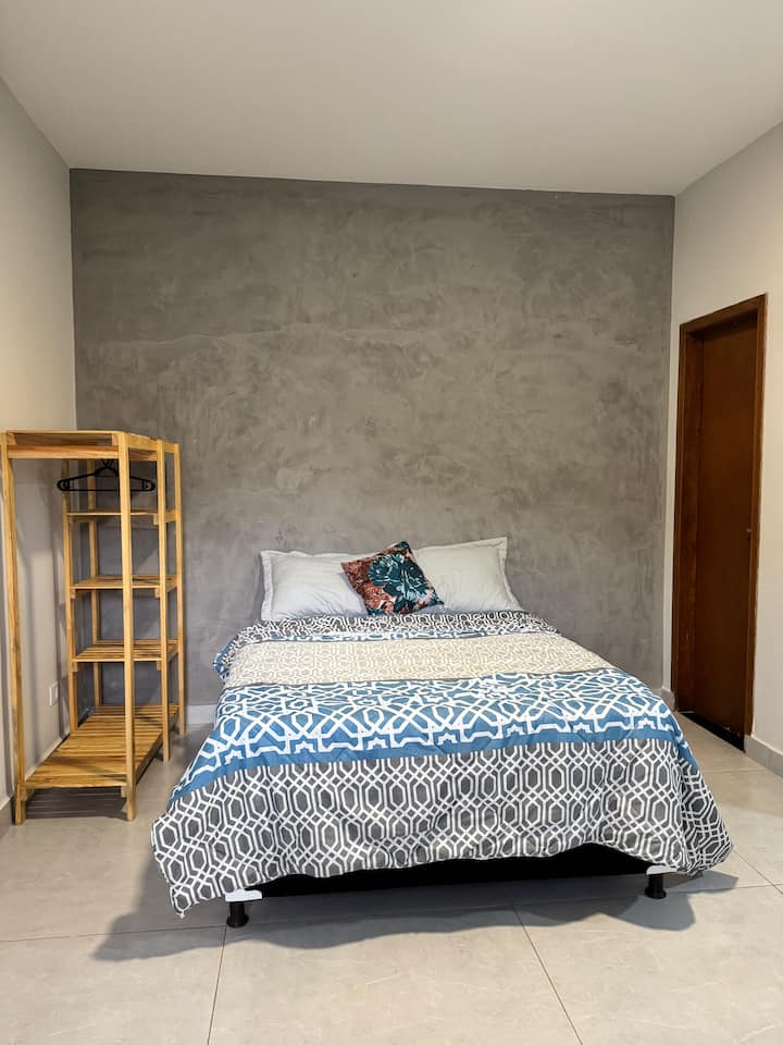 Kitnet Moderna Com Tv, Wi-fi E Ar-condicionado - Campo Grande