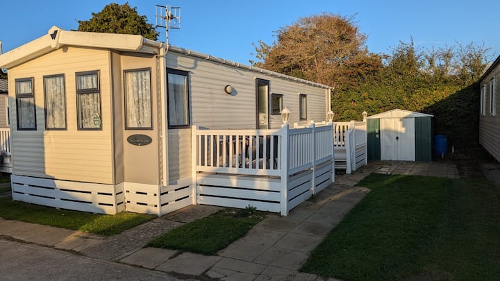 Cameo-2-bed Caravan • Pools • Splash Park • Beach - Hayling Island
