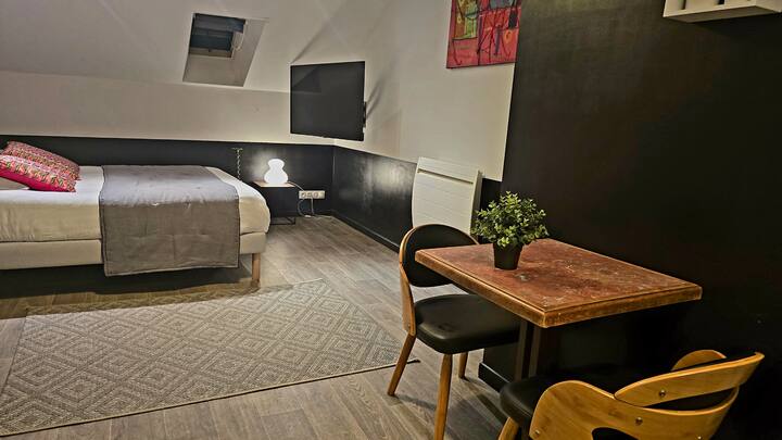 Le Studio Rafi, Place Ducale - Charleville-Mézières