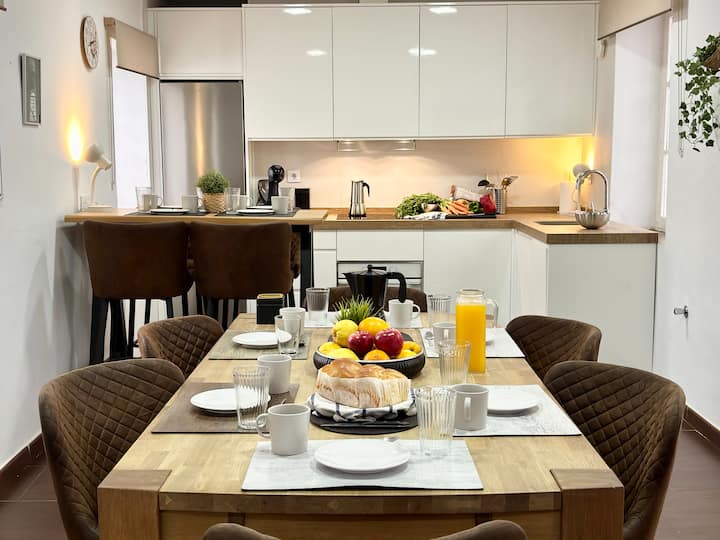 Spacious Apartment – By Cathedral & Food Market - Cádiz