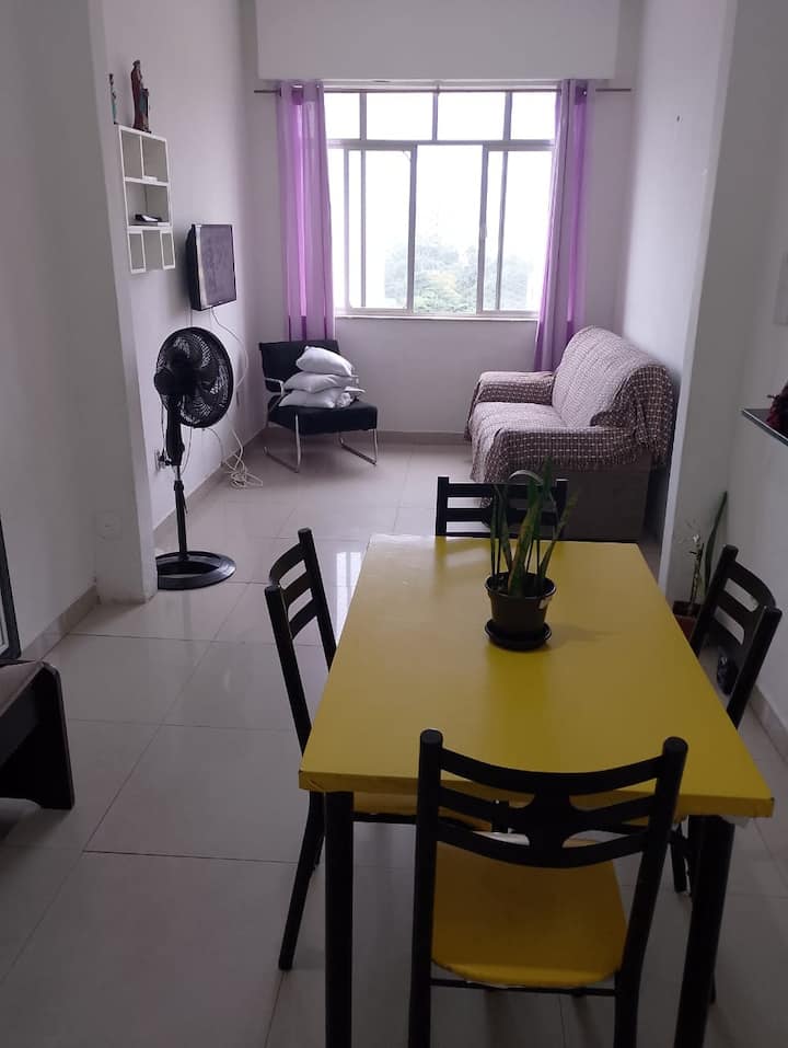 Próximo Ao Metrô, ôNibus Na Porta.
Portaria 24hs - Rio de Janeiro