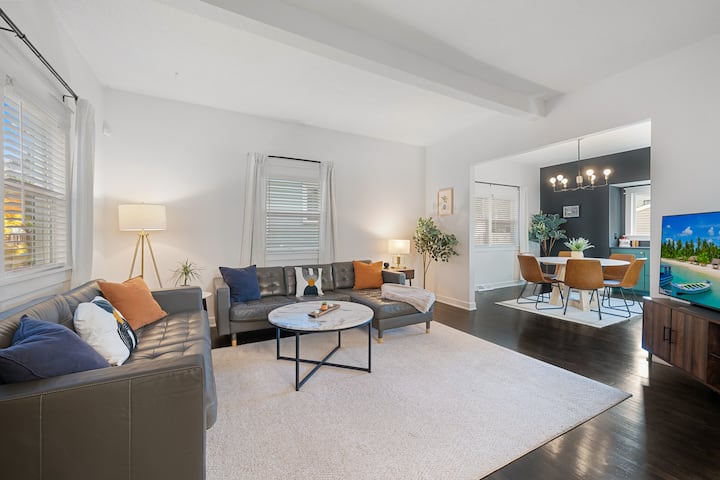 Family-friendly 5br Oasis By The Lakes W/ Grill - Minneapolis, MN