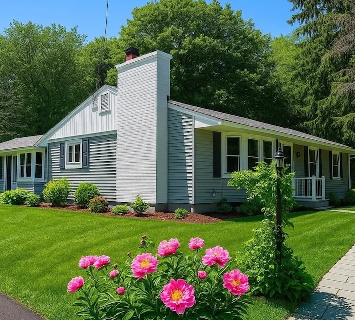 Westbrook Gem: 3br/2ba, Renovated, Park-like Yard - Essex, CT